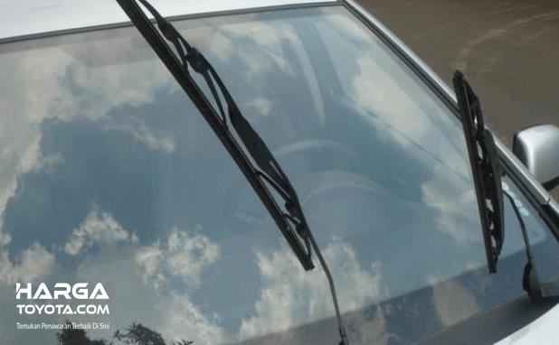 Oh Ini Alasan Ukuran Wiper Mobil Toyota Berbeda Antara Kanan Dan Kiri?