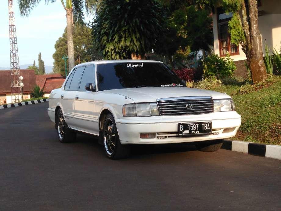 Toyota Crown Super Saloon dijual cepat 484140